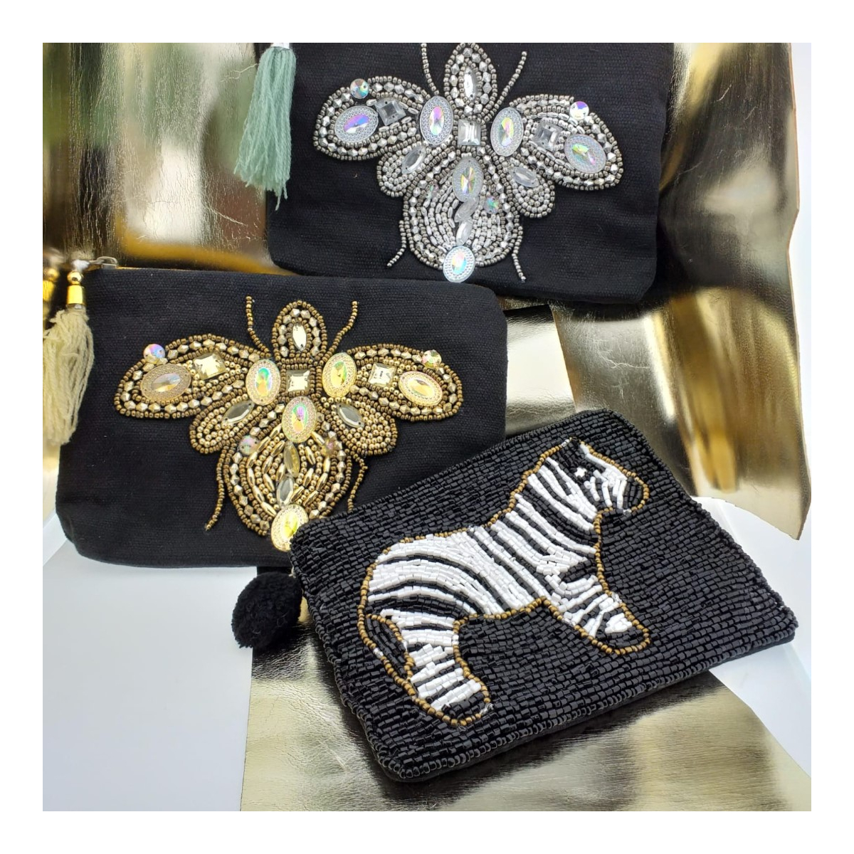 Bolsa negra cremallera con abeja plateada pedreria